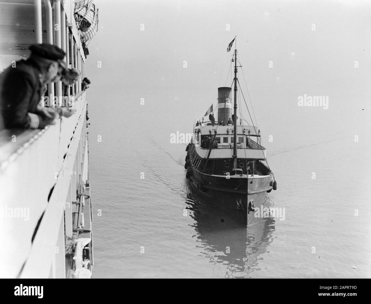 Unloading ships hi-res stock photography and images - Alamy
