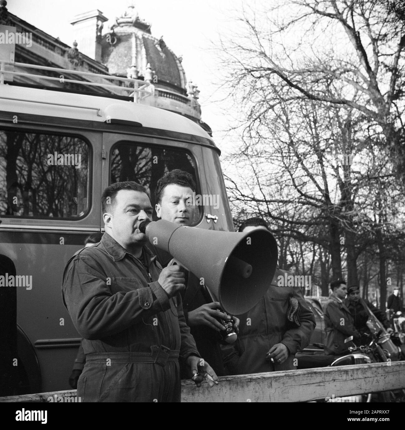 Paris clues hi-res stock photography and images - Alamy