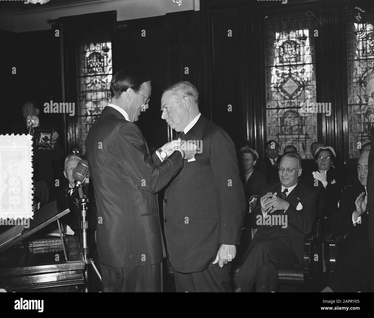 Zaal Black and White Stock Photos & Images - Alamy