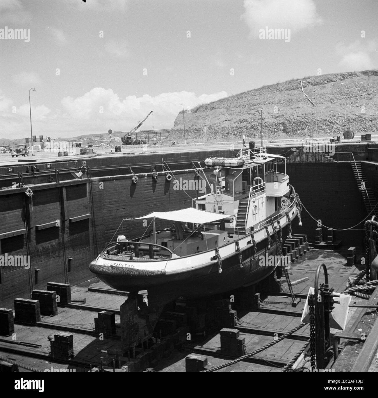 Isla oil refinery Black and White Stock Photos & Images - Alamy