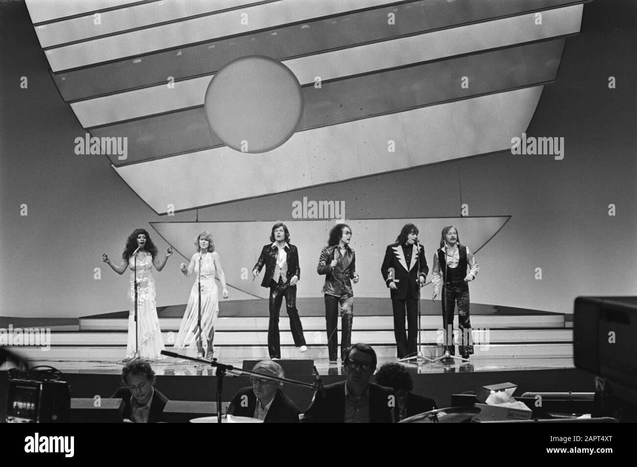 Eurovision Song Contest 76 The Hague; Les Humphries Singers (Germany ...