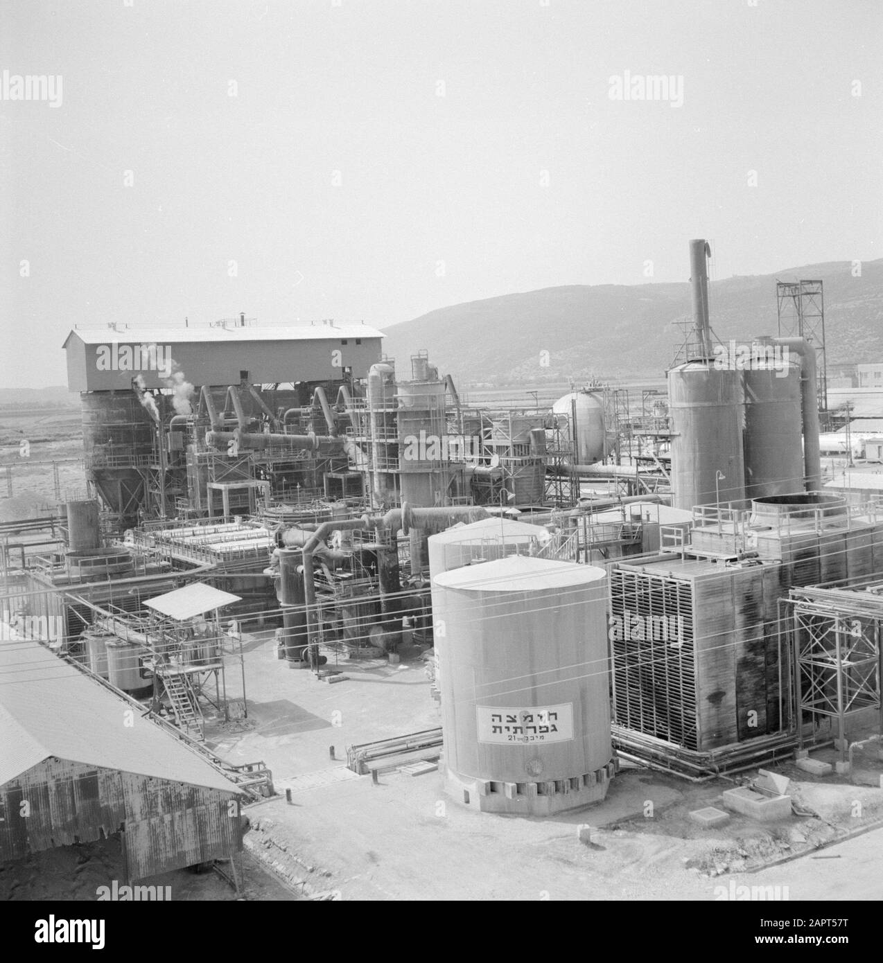 Plant for fertilizer at Haifa Date: January 1, 1964 Location: Haifa ...