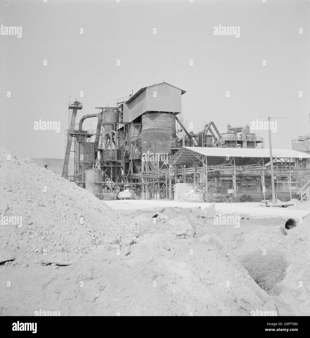 Plant for fertilizer at Haifa Date: January 1, 1964 Location: Haifa ...