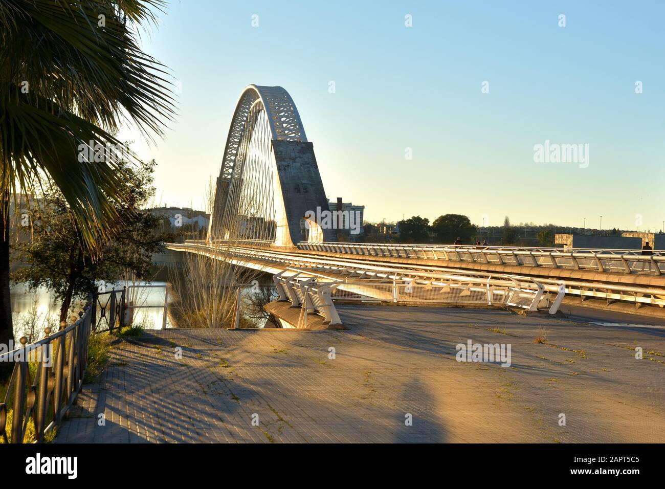Merida spain modern bridge hi-res stock photography and images - Alamy
