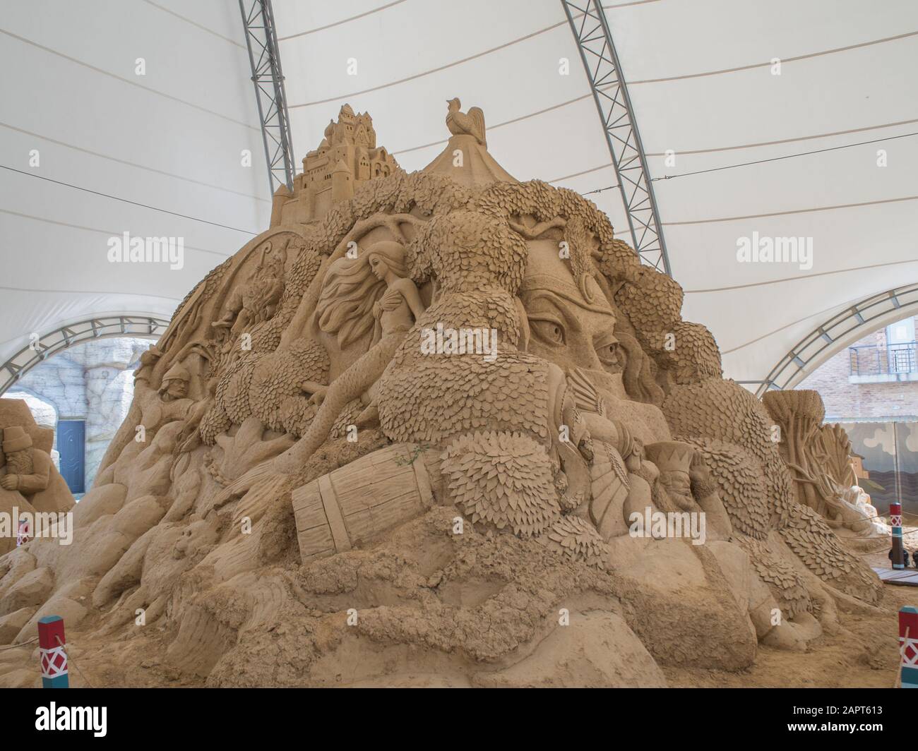 Sculptures of characters from Russian fairy tales made from sand ...