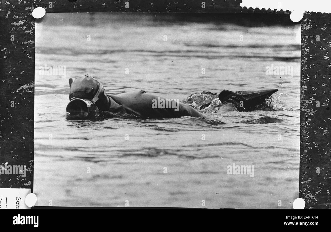 Frogmen Black and White Stock Photos & Images - Alamy