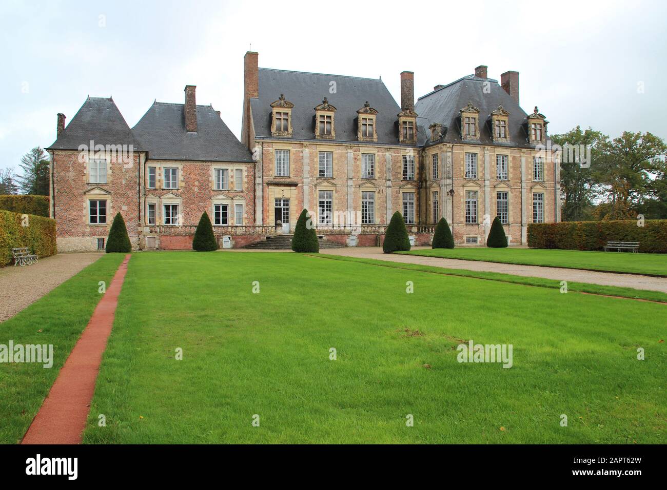 brick castle in la ferté saint-aubin in sologne (france Stock Photo - Alamy