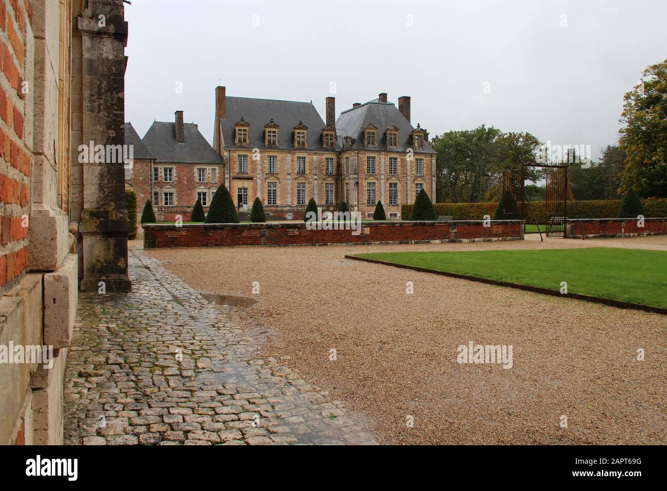 brick castle in la ferté saint-aubin in sologne (france Stock Photo - Alamy
