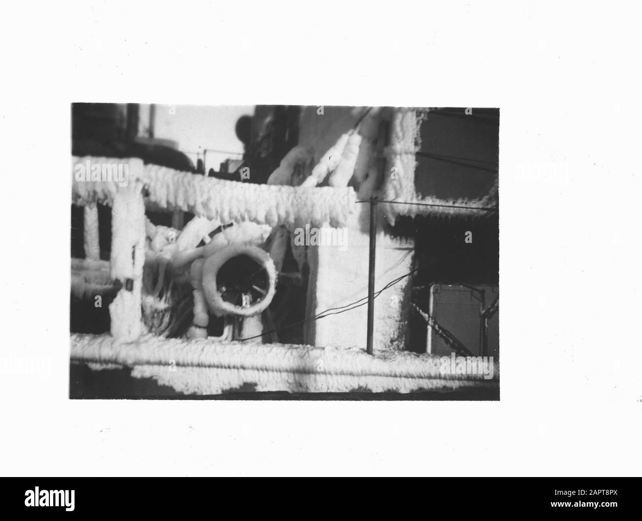 Dutch minesweeper covered with ice Date: 1940-1945 Keywords: ice, navy ...
