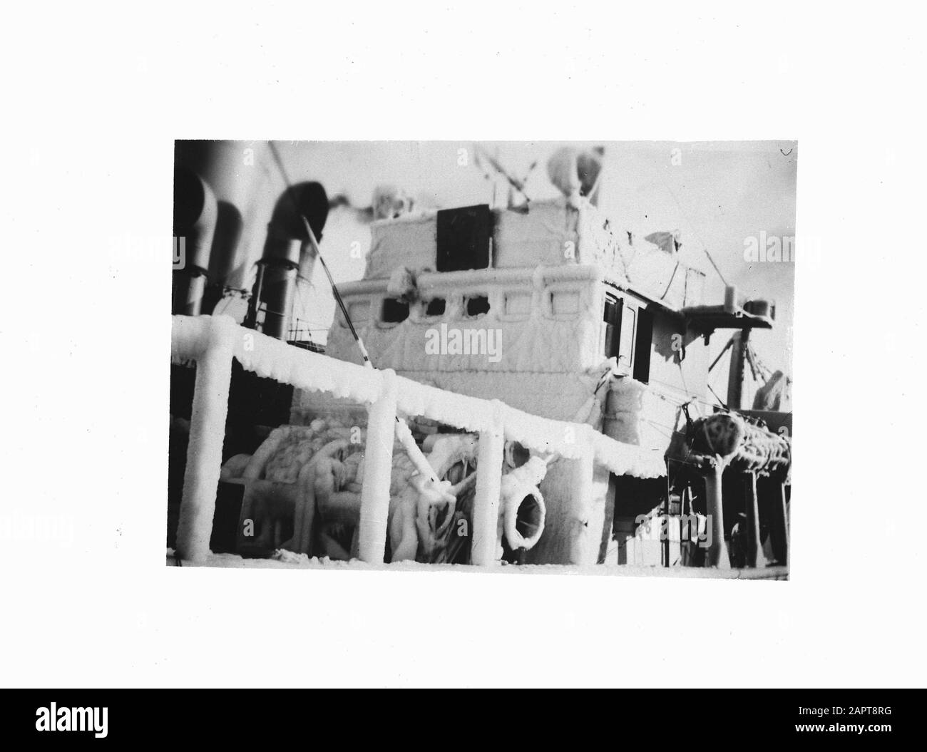 Dutch minesweeper covered with ice Date: 1940-1945 Keywords: ice, navy ...