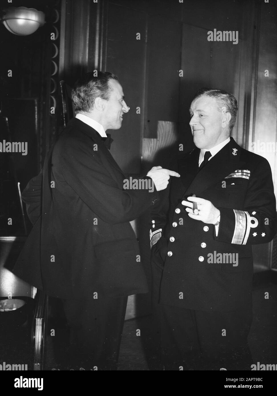 Navy officers club hi-res stock photography and images - Alamy