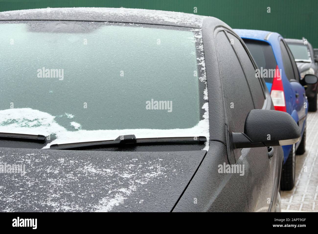 Iced cars hi-res stock photography and images - Alamy