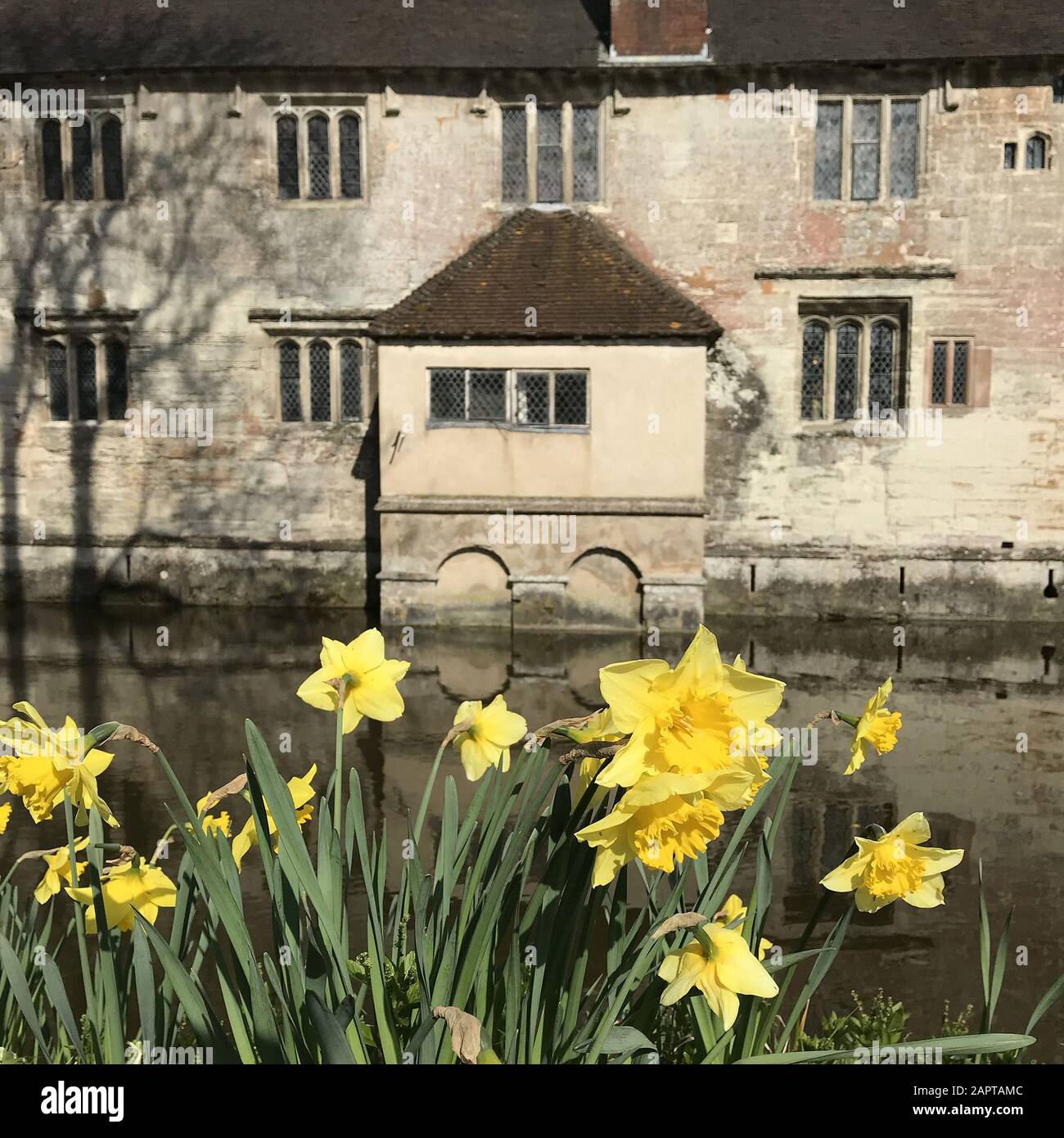 Moat farmhouse hi-res stock photography and images - Alamy