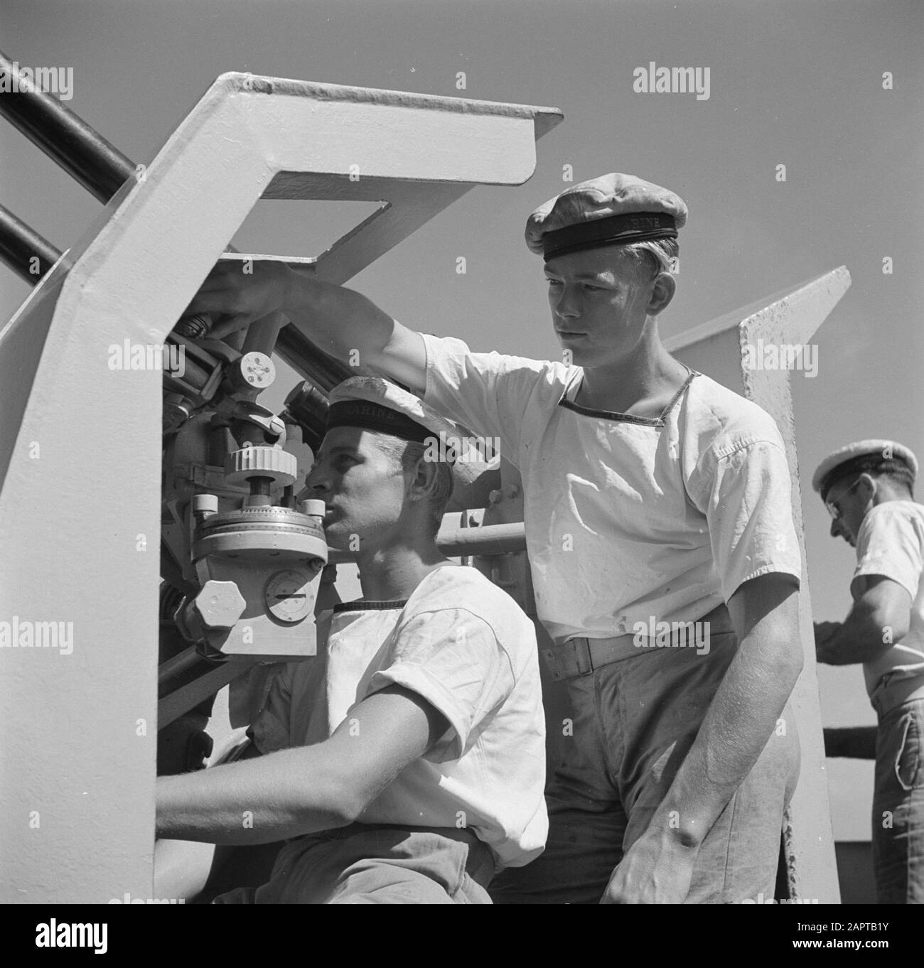 Journey to Venezuela and the Eastern Caribbean Gun on Hr. Ms. Dan. Van ...