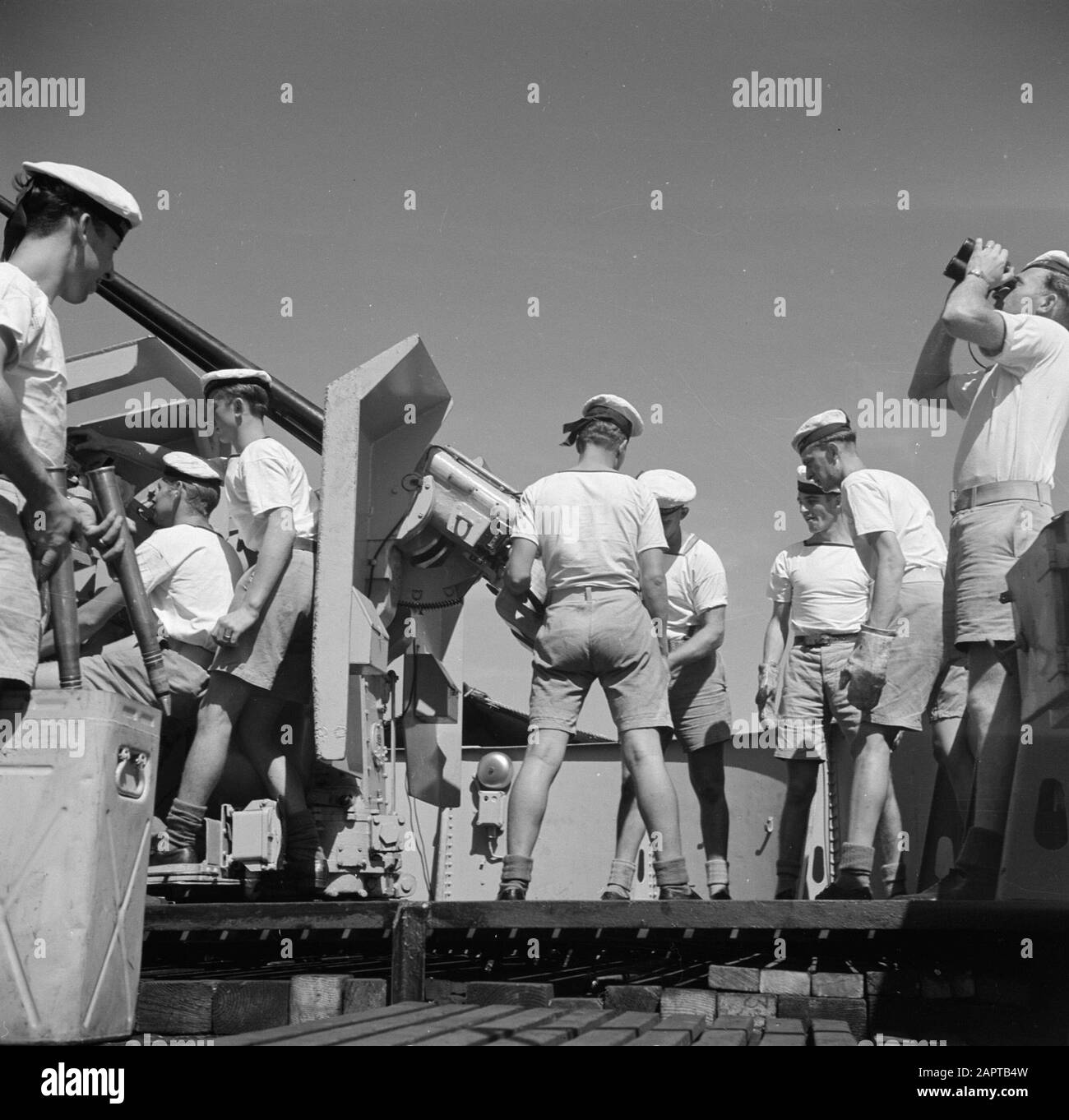 Journey to Venezuela and the Eastern Caribbean Gun on Hr. Ms. Dan. Van ...