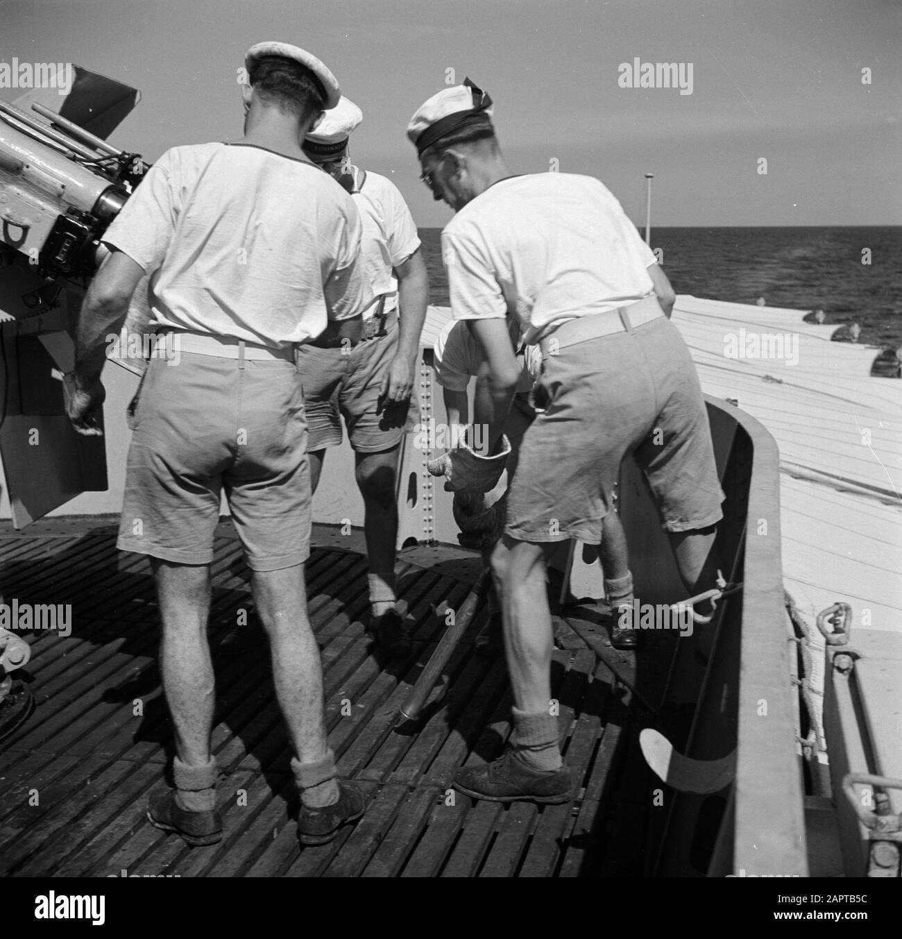 Journey to Venezuela and the Eastern Caribbean Gun on Hr. Ms. Dan. Van ...