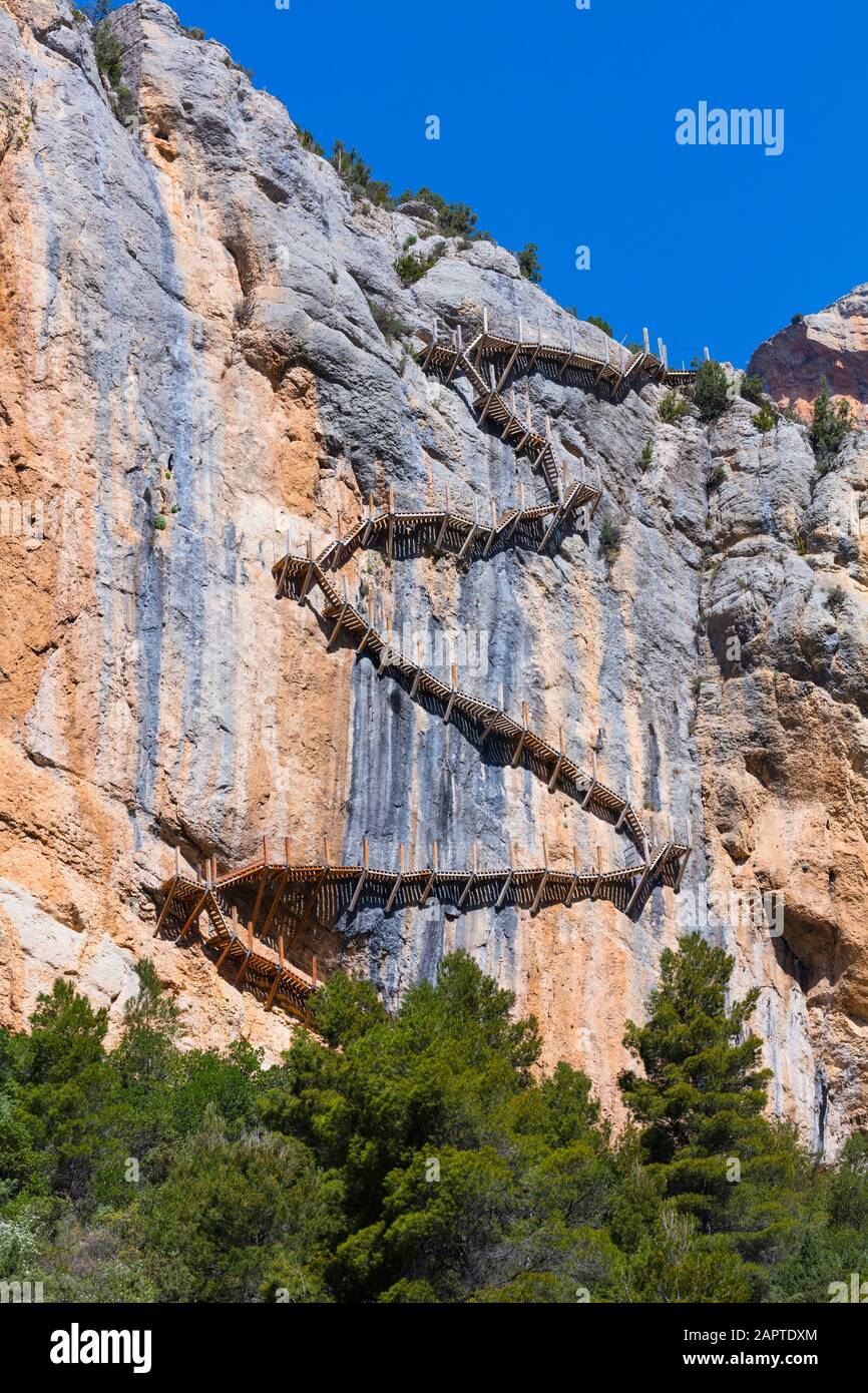 Path hanging on the rock, Montrebei Gorge - Congost de Mont Rebei ...