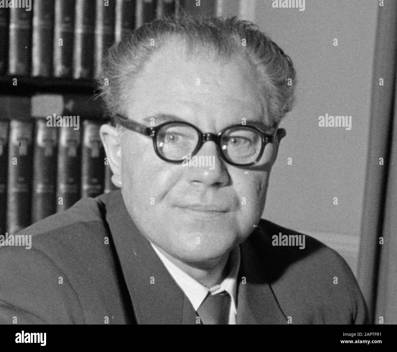 Visit to Prime Minister Hedtoft and his family Hans Hedtoft behind his ...