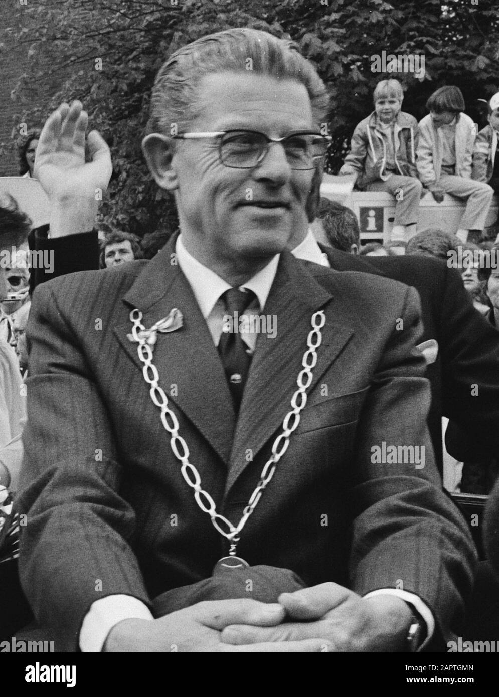 Henk Beuke during queen day 1983; Beatrix visits Vaassen (gem. Epe ...