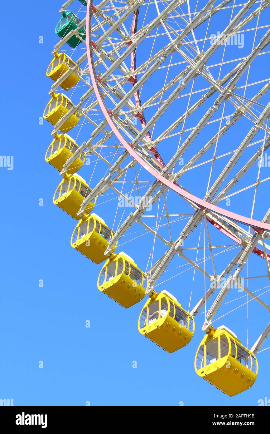 giant ferris wheel pods Stock Photo - Alamy