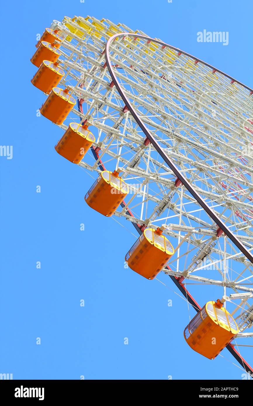 giant ferris wheel pods Stock Photo - Alamy