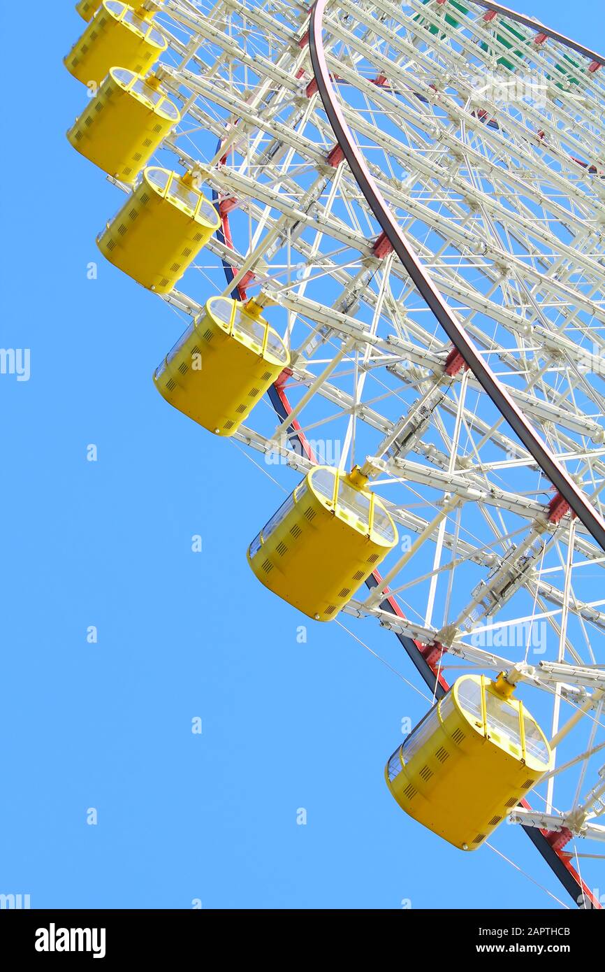 giant ferris wheel pods Stock Photo - Alamy