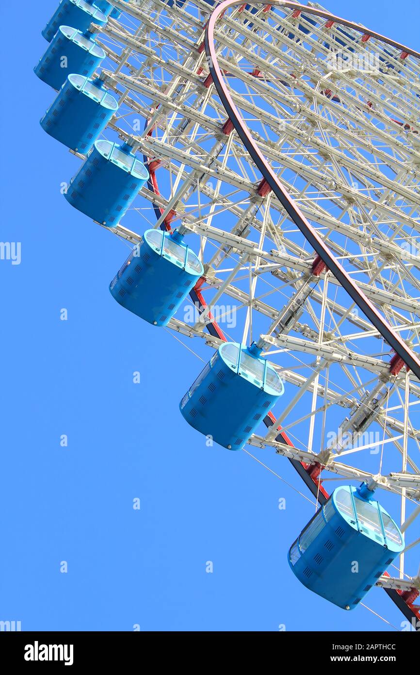 giant ferris wheel pods Stock Photo - Alamy