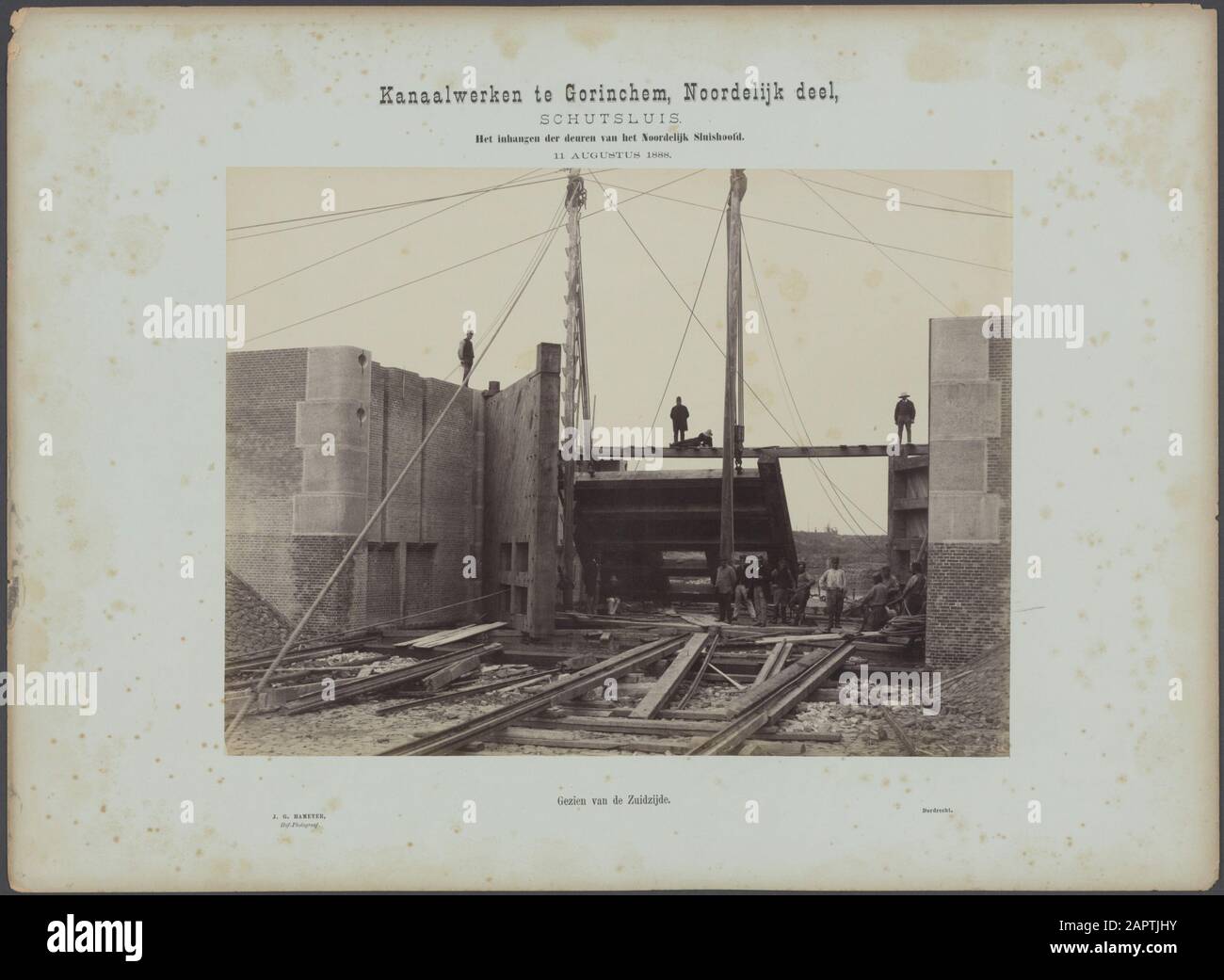 The hanging of the doors of the northern lock head. Seen from the south ...