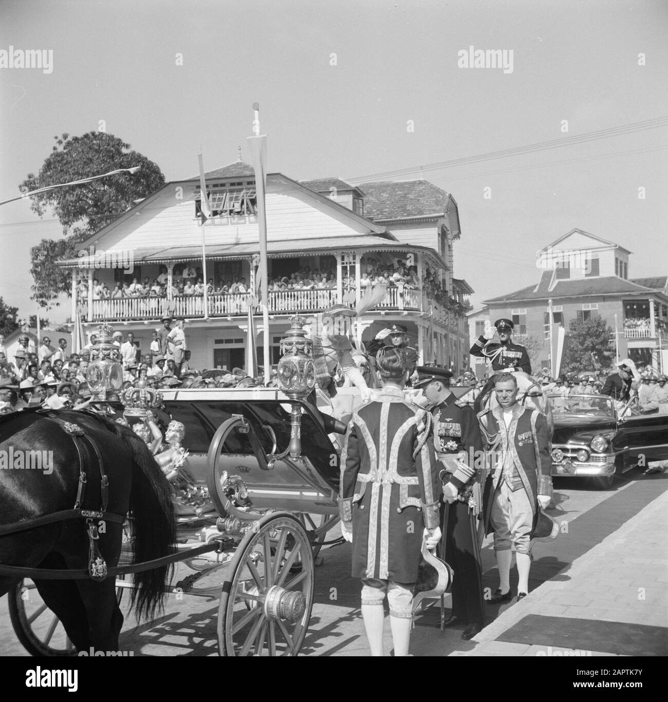 Royal couple in caleche hi-res stock photography and images - Alamy
