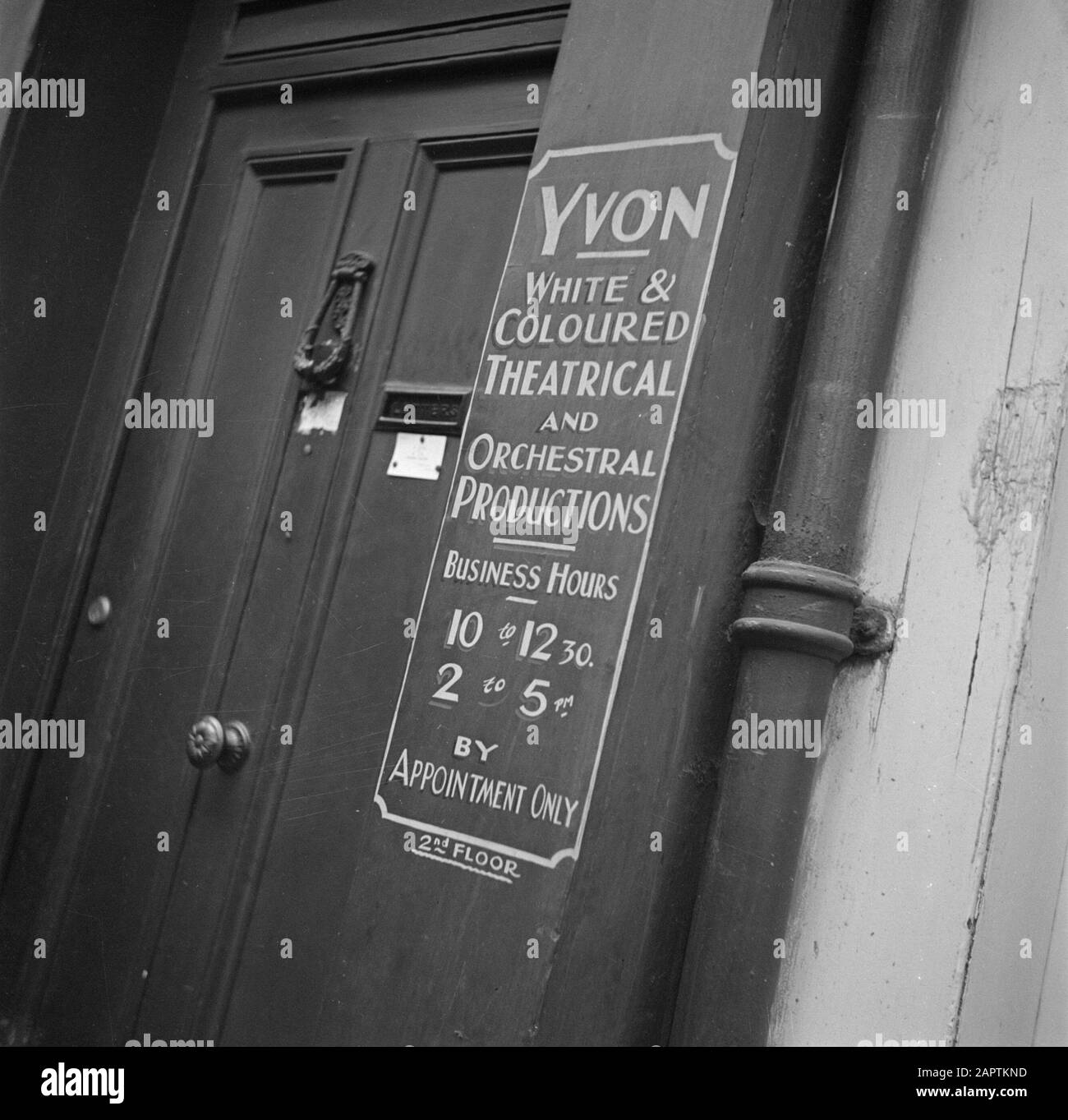 London underground theatre Black and White Stock Photos & Images - Alamy