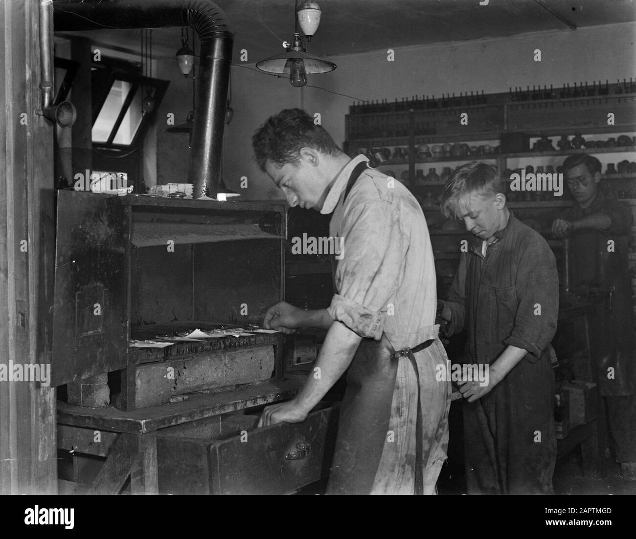 1930s manufacture machinery hi-res stock photography and images - Alamy