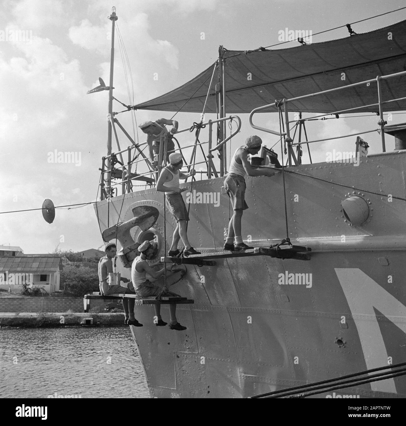 Naval ships in naval dockyard hi-res stock photography and images - Alamy