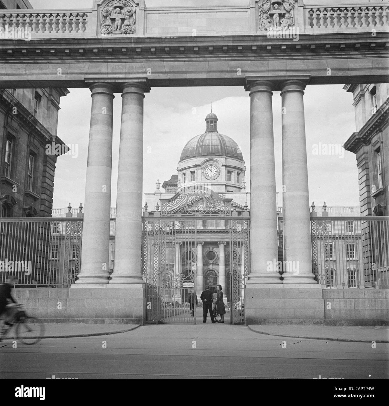 Dublin Main Entrance of Trinity College Date: 1946 Location: Dublin ...