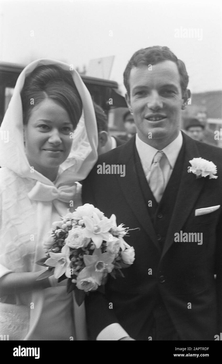 Marriage Tom Okker with Annemarie Wanschers at Hazerswoude Date: 21 ...