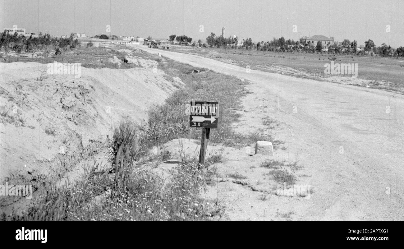 Israel 1948-1949: Negev Desert, checkpoint Stock Photo - Alamy