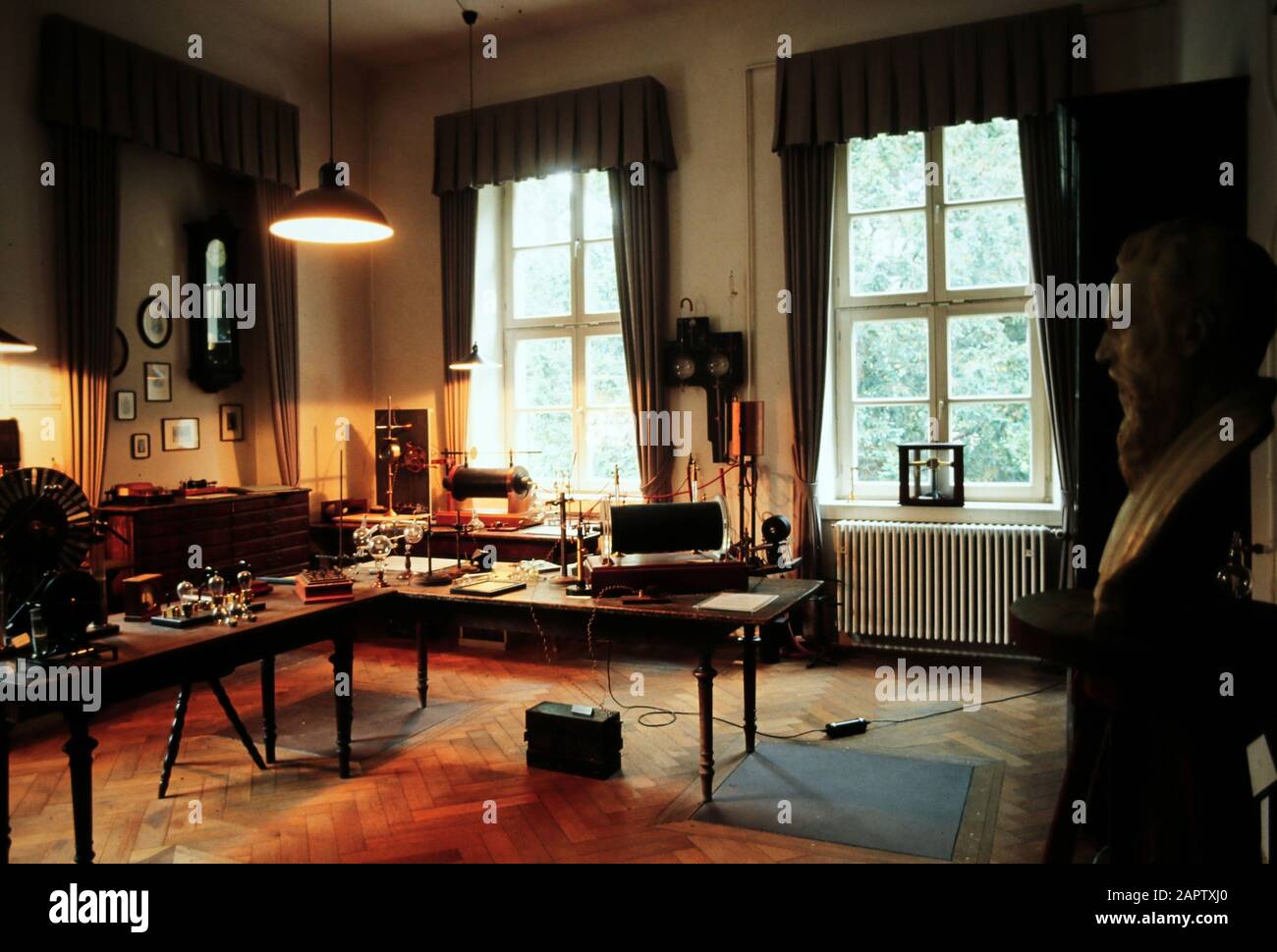 Conrad wilhelm rontgen x ray laboratory at the university of wurzburg ...