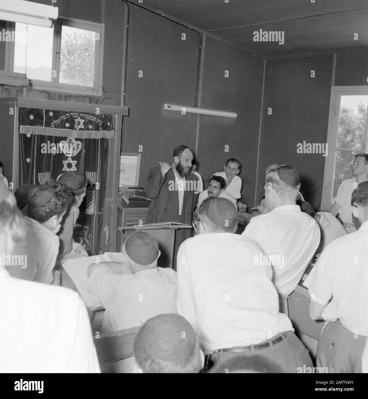 Hasidim Black and White Stock Photos & Images - Alamy