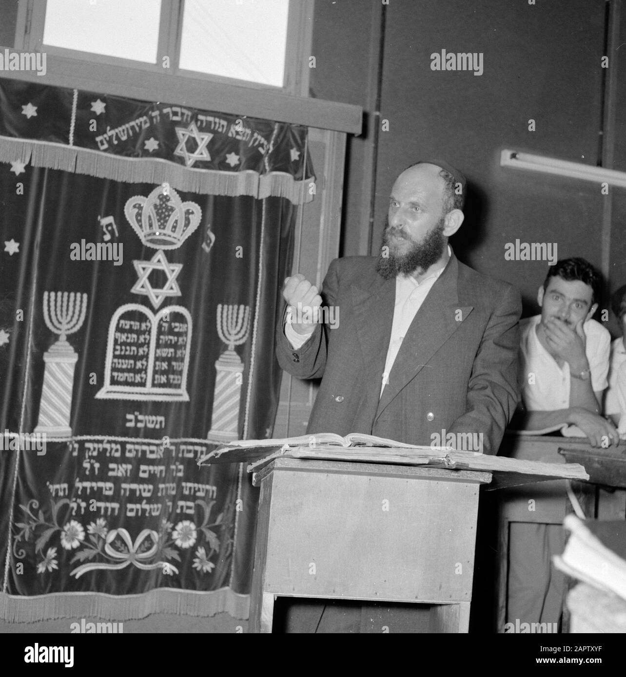 Hasidim Black and White Stock Photos & Images - Alamy