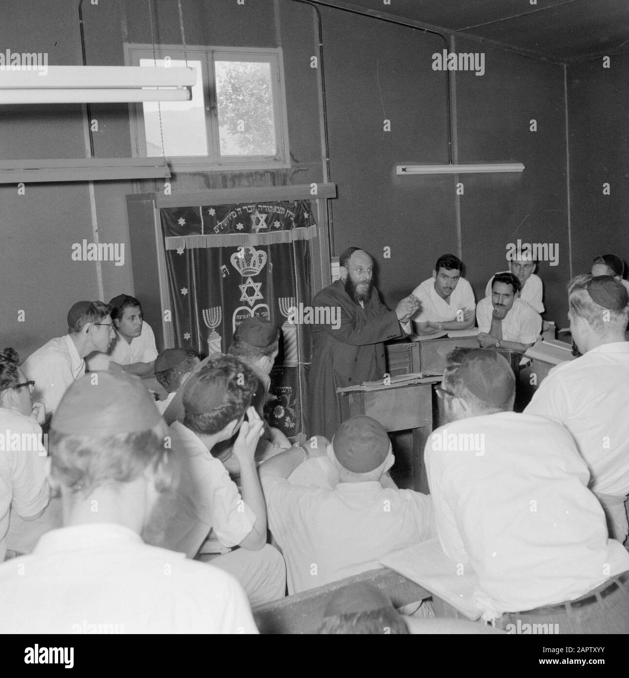 Hasidim Black and White Stock Photos & Images - Alamy