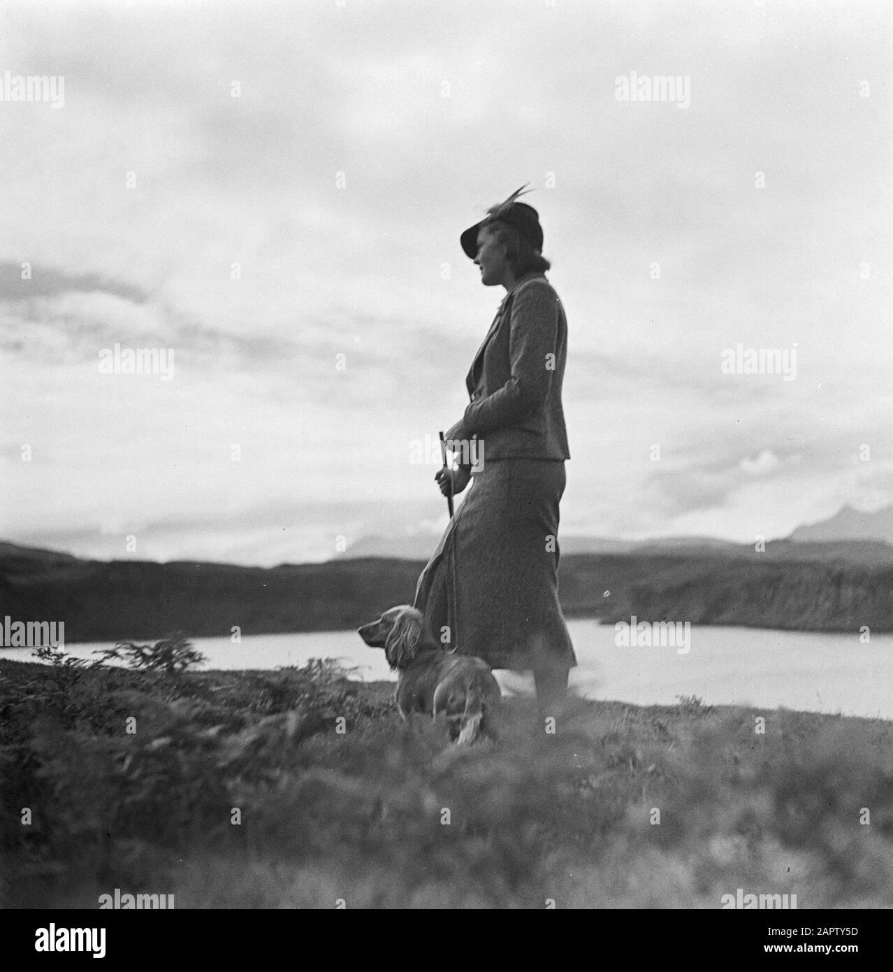 Hunting woman Black and White Stock Photos & Images - Alamy