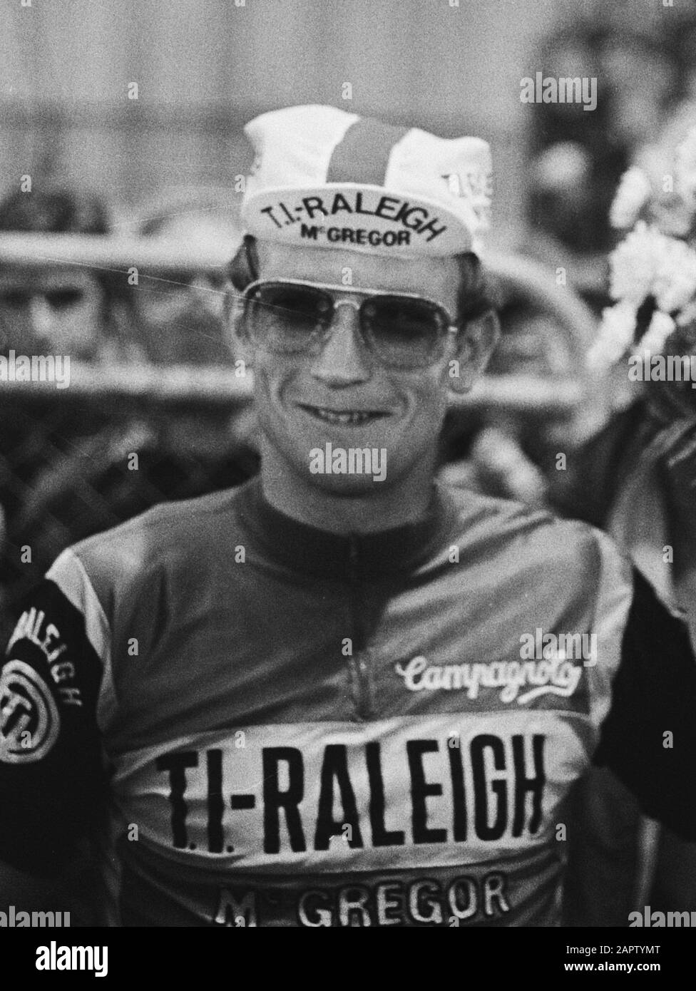 Tour de France 1978, prologue in Leiden; winner Jan Raas with flowers ...