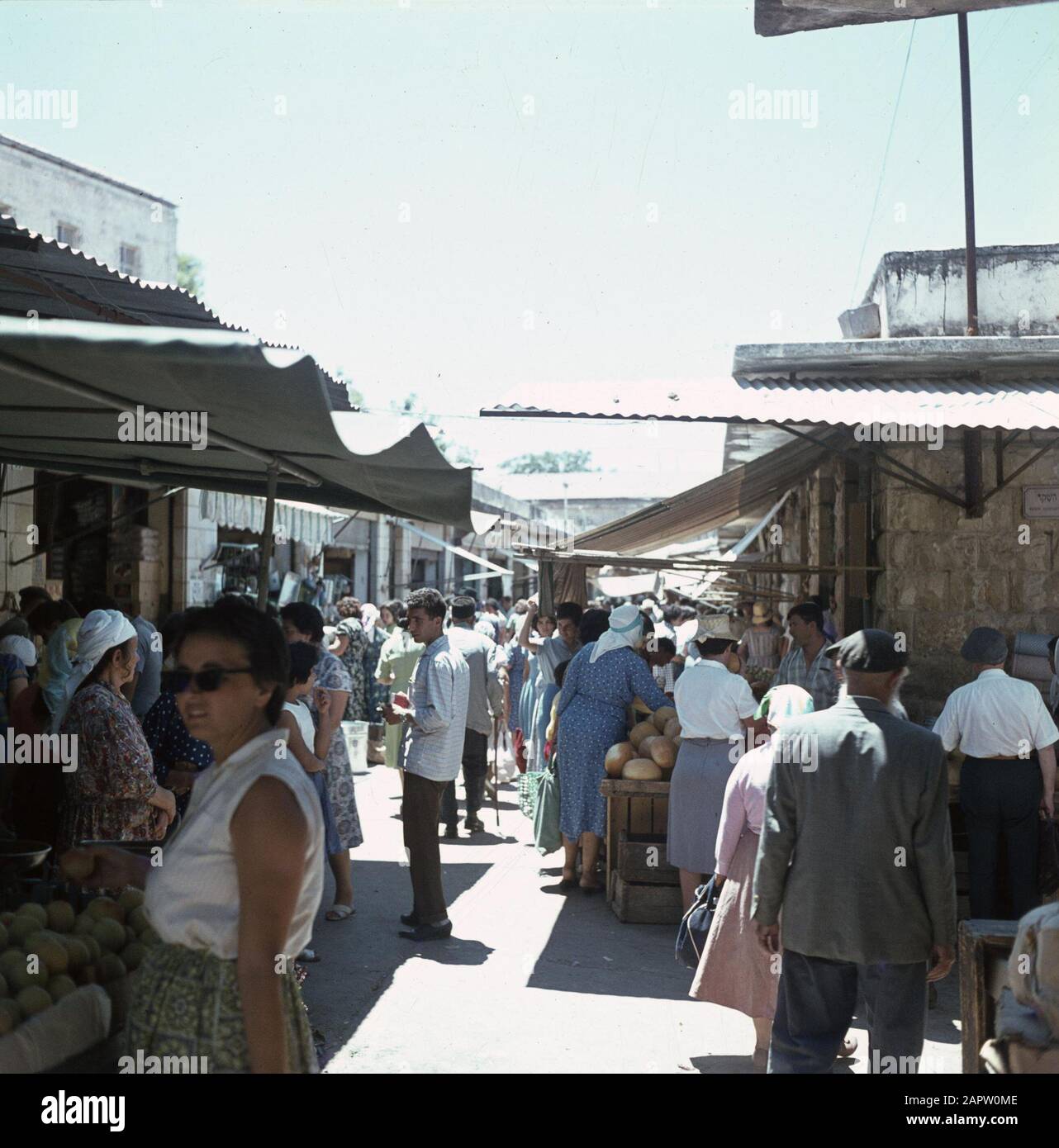 Jerusalem busy market street hi-res stock photography and images - Alamy