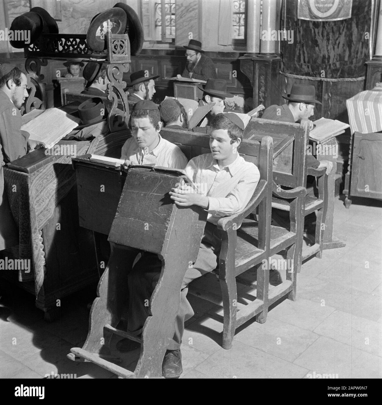 Jewish desk Black and White Stock Photos & Images - Alamy