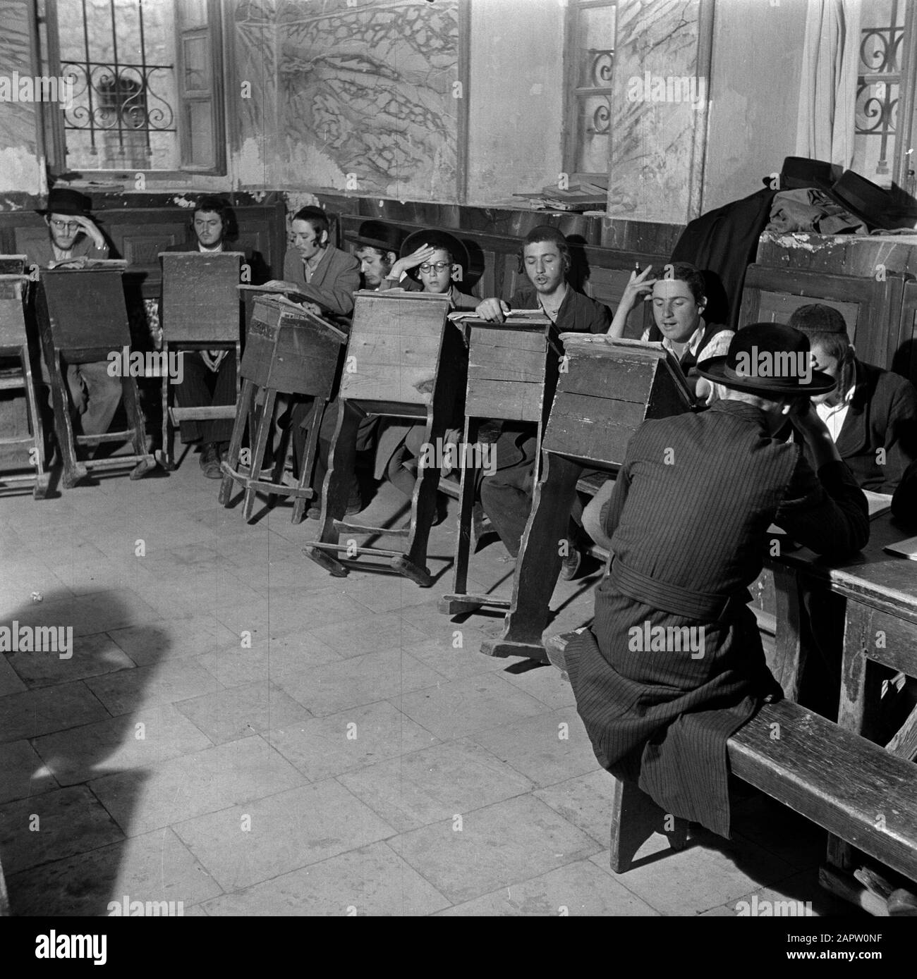 Jewish students classroom hi-res stock photography and images - Alamy