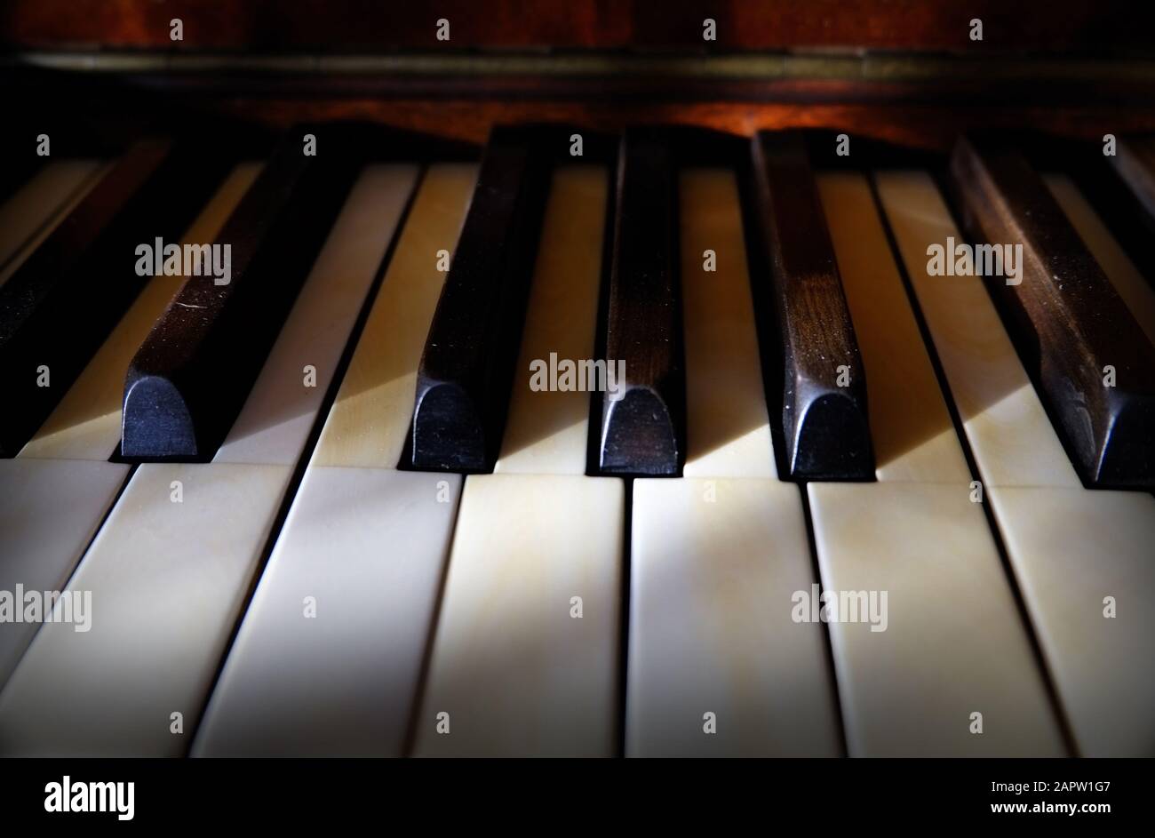 The keyboard of an upright piano Stock Photo - Alamy