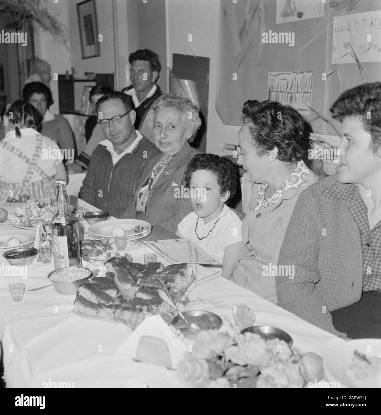 Israel passover seder family meal Black and White Stock Photos & Images ...
