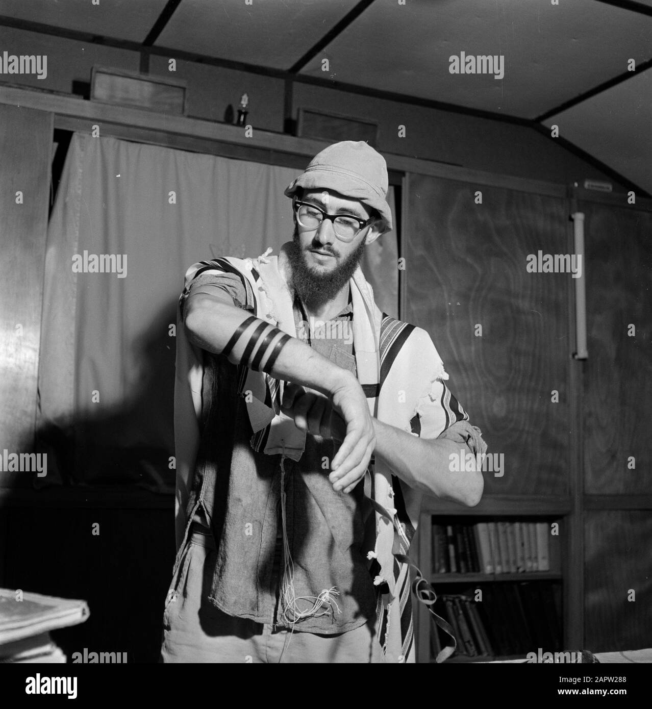 Laying tefillin hi-res stock photography and images - Alamy