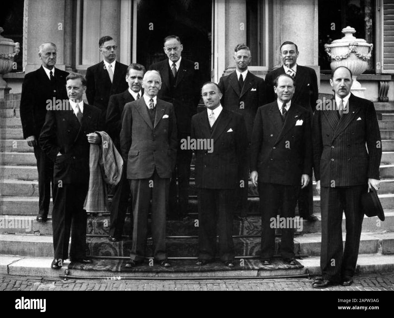 On the boards of Palace Soestdijk are the new ministers of the second ...