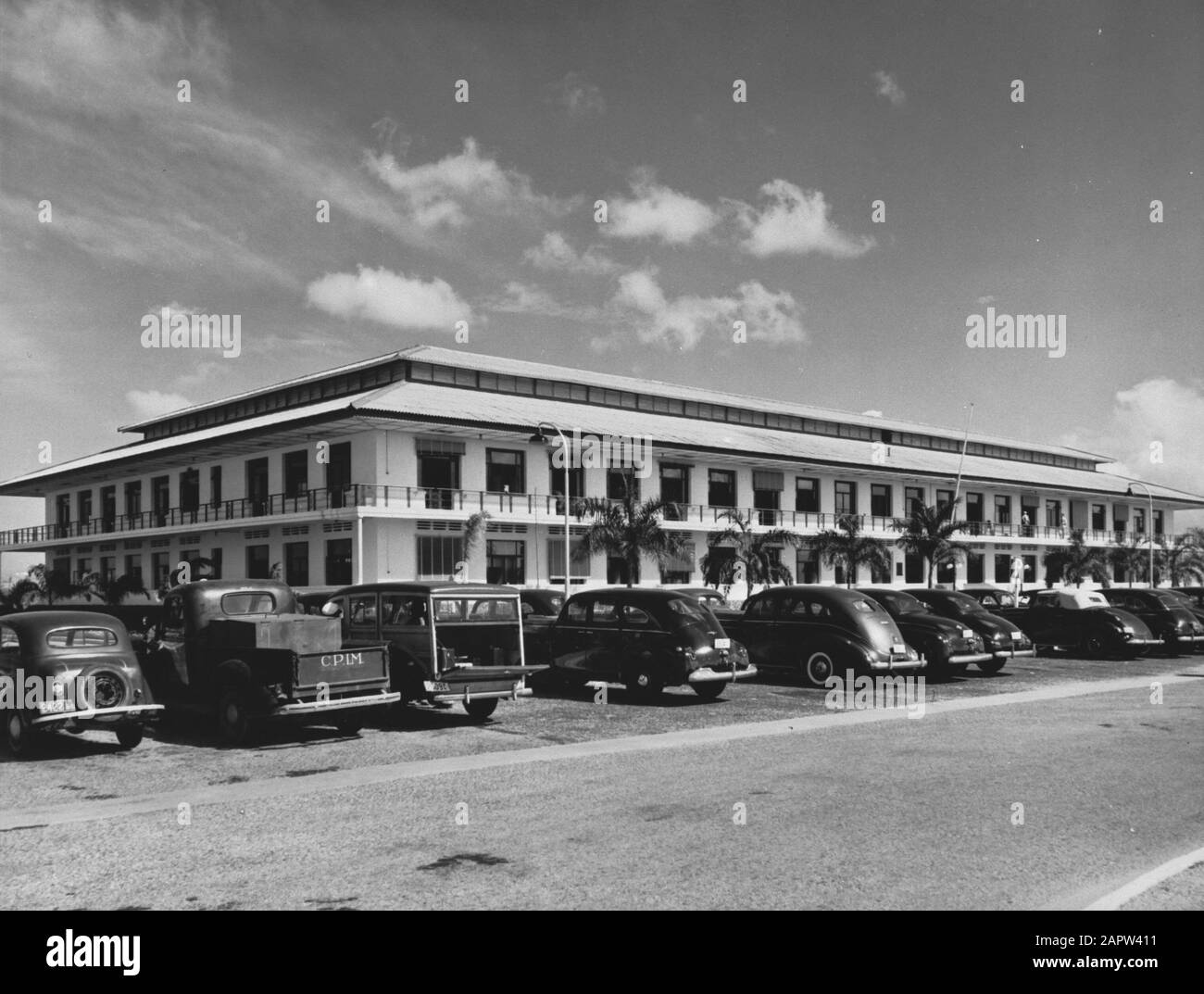 Wi [West Indies]/Anefo London series [Curacao office building ...