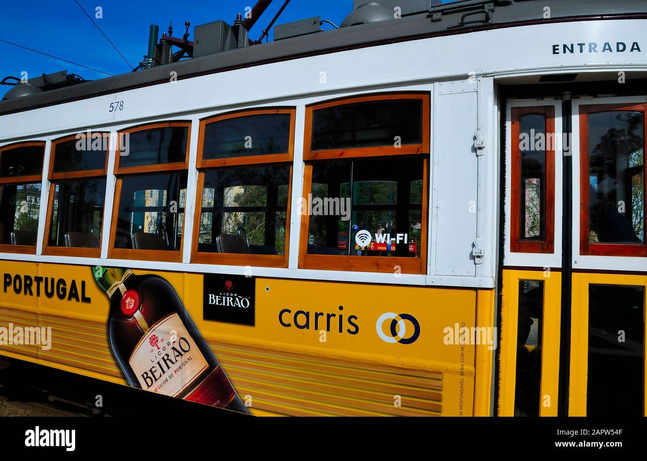 Articulado tram hi-res stock photography and images - Alamy